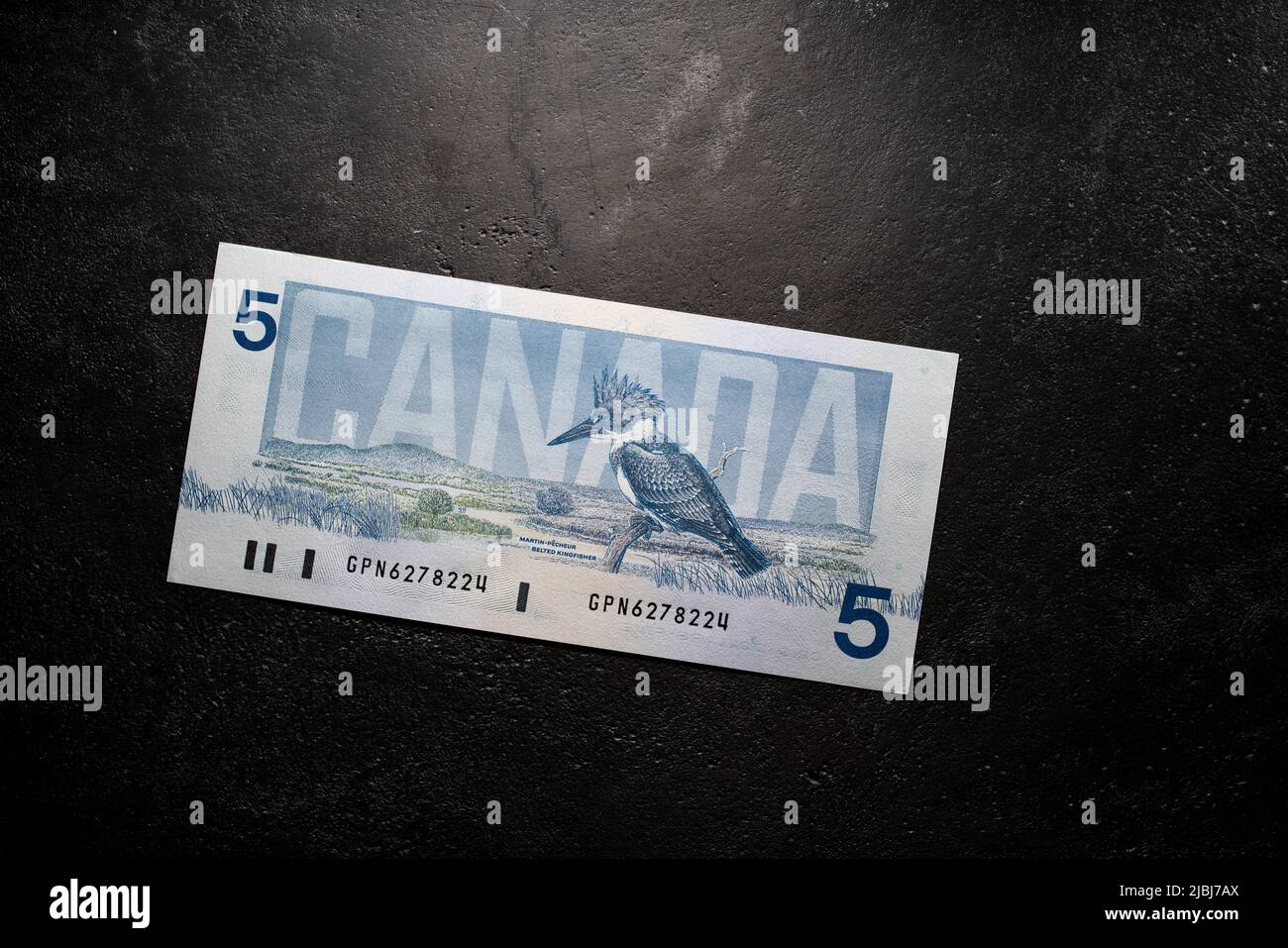 Five canadian dollar bill hi-res stock photography and images - Alamy