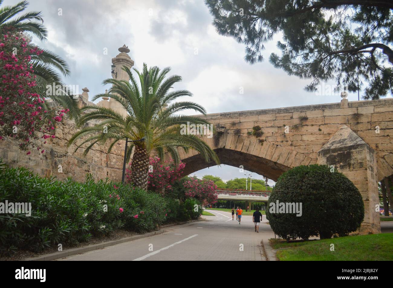 park with wall Stock Photo - Alamy