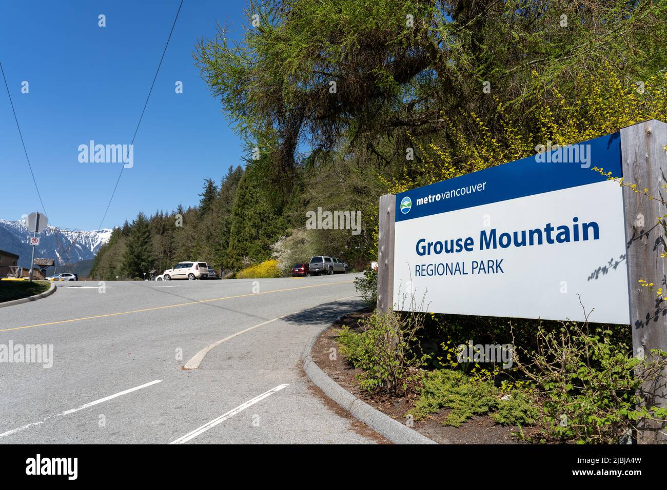 Sign of Welcome to Grouse Mountain. Grouse Mountain Regional Park ...