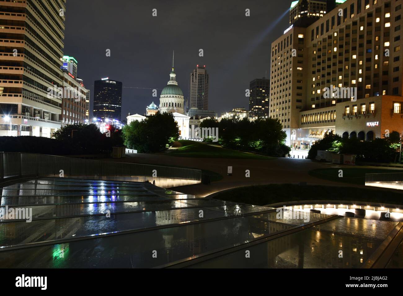 Downtown St. Louis featuring the world famous Gateway Arch along the ...