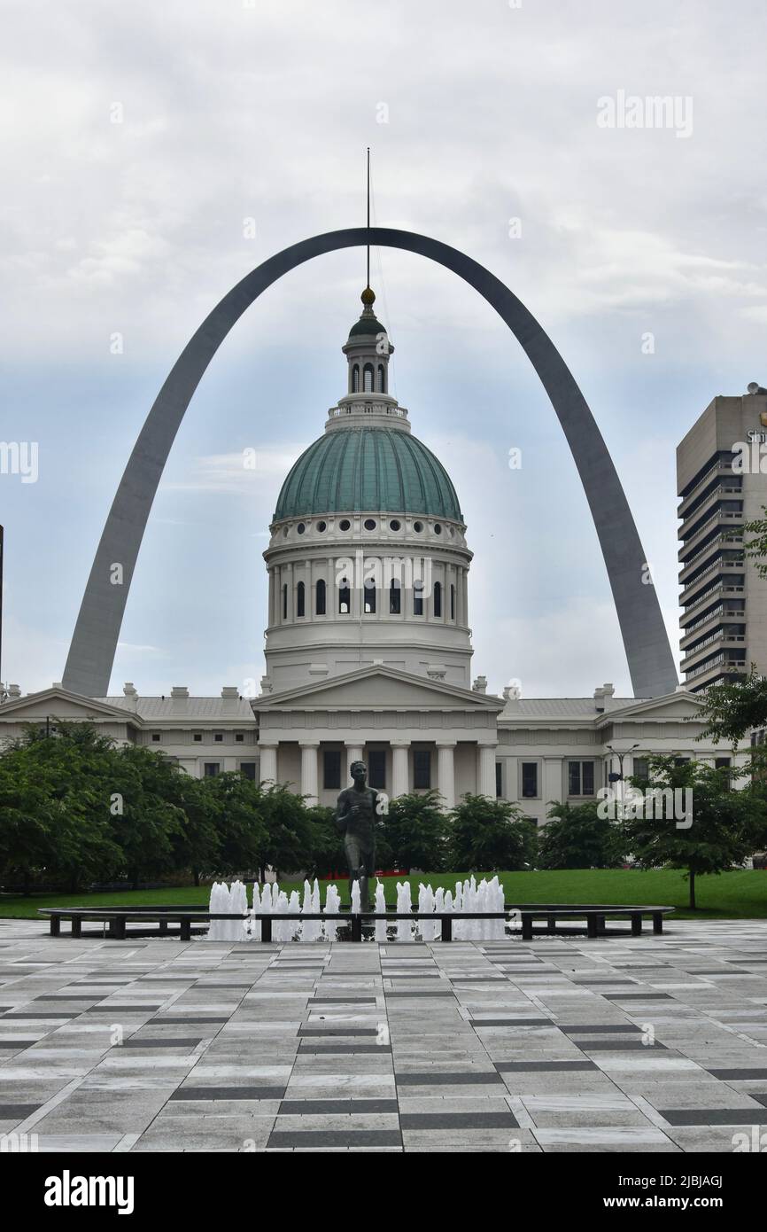 Downtown St. Louis featuring the world famous Gateway Arch along the ...