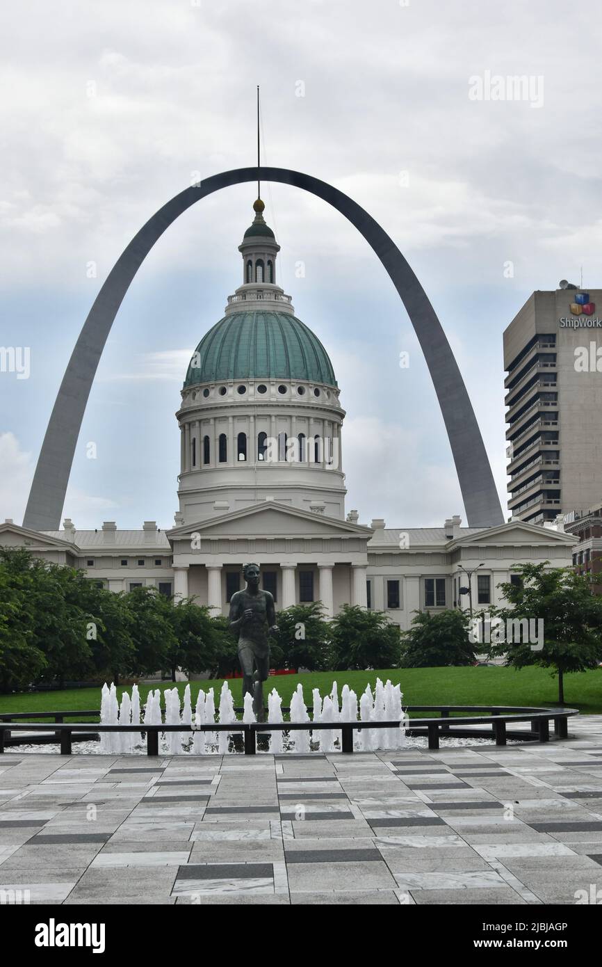 Downtown St. Louis featuring the world famous Gateway Arch along the ...