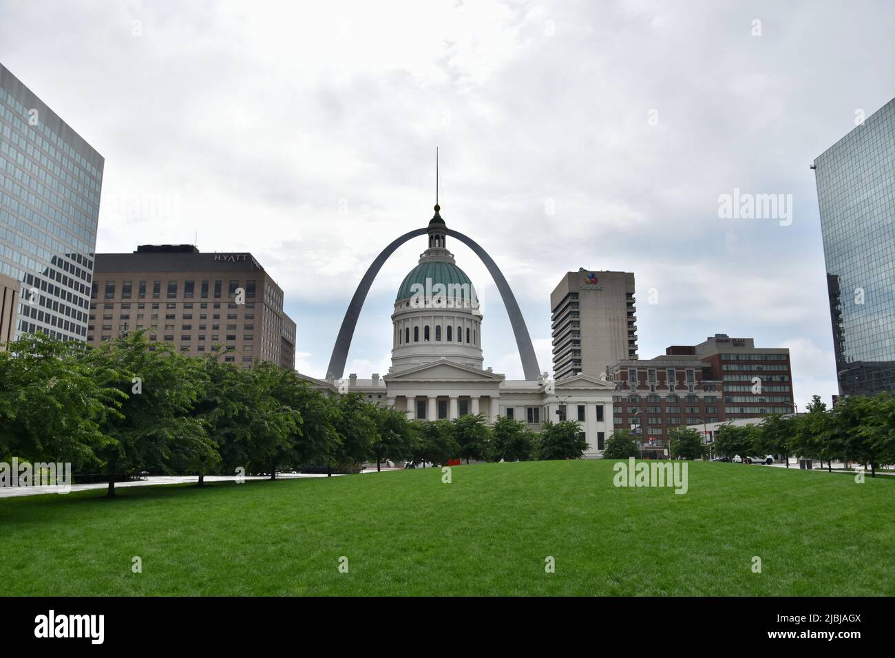 Downtown St. Louis featuring the world famous Gateway Arch along the ...