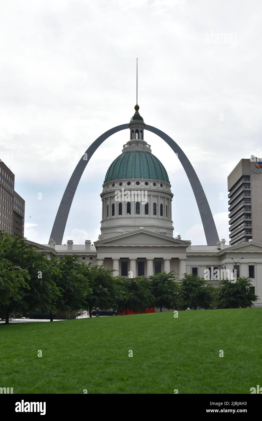 Downtown St. Louis featuring the world famous Gateway Arch along the ...