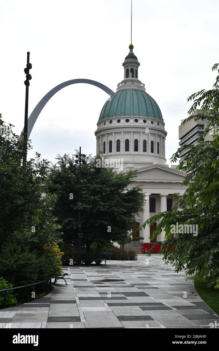 Downtown St. Louis featuring the world famous Gateway Arch along the ...