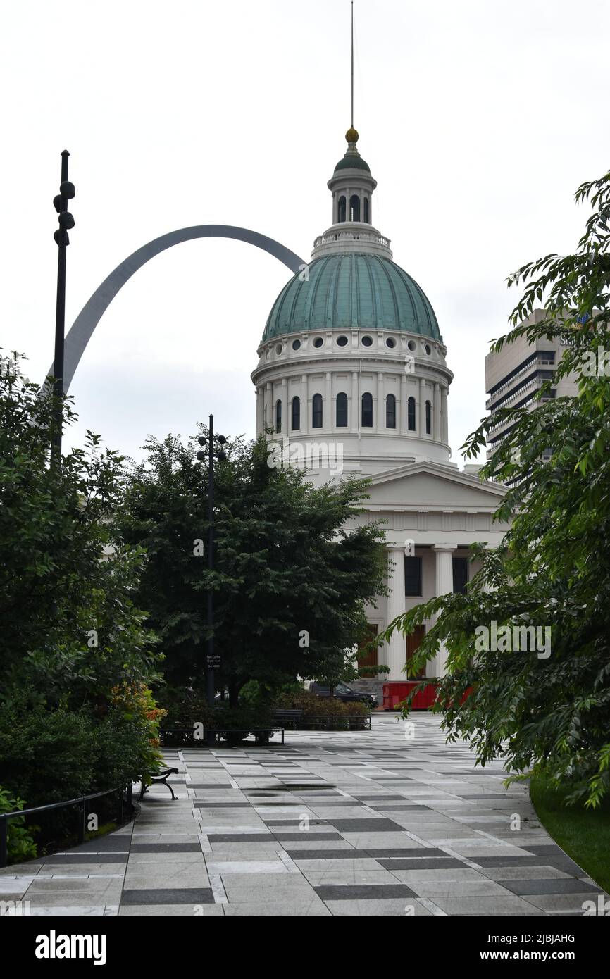 Downtown St. Louis featuring the world famous Gateway Arch along the ...