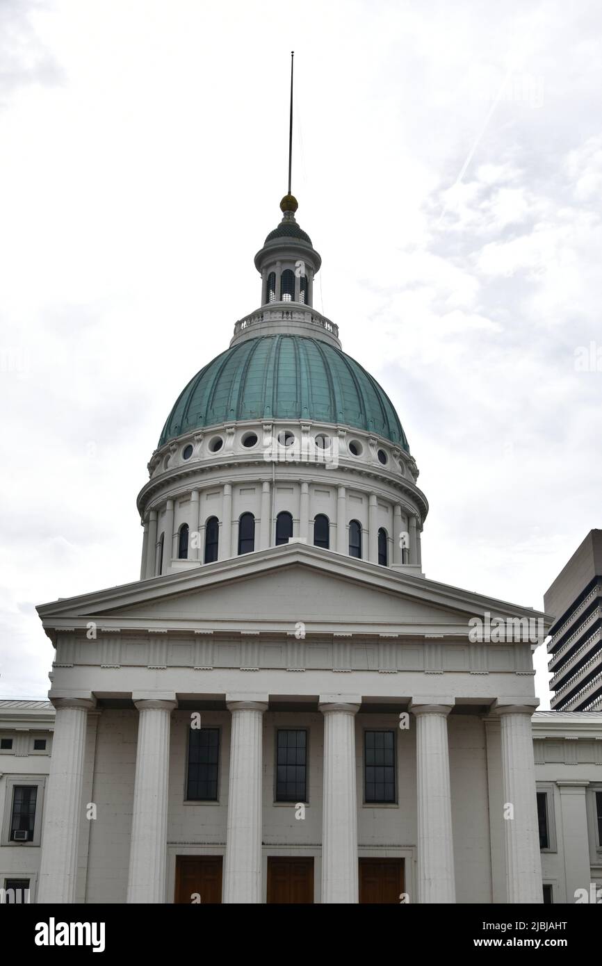 Downtown St. Louis featuring the world famous Gateway Arch along the ...