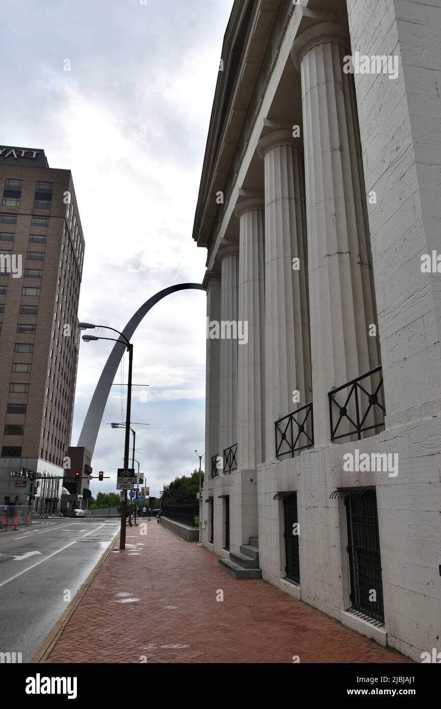 Downtown St. Louis featuring the world famous Gateway Arch along the ...