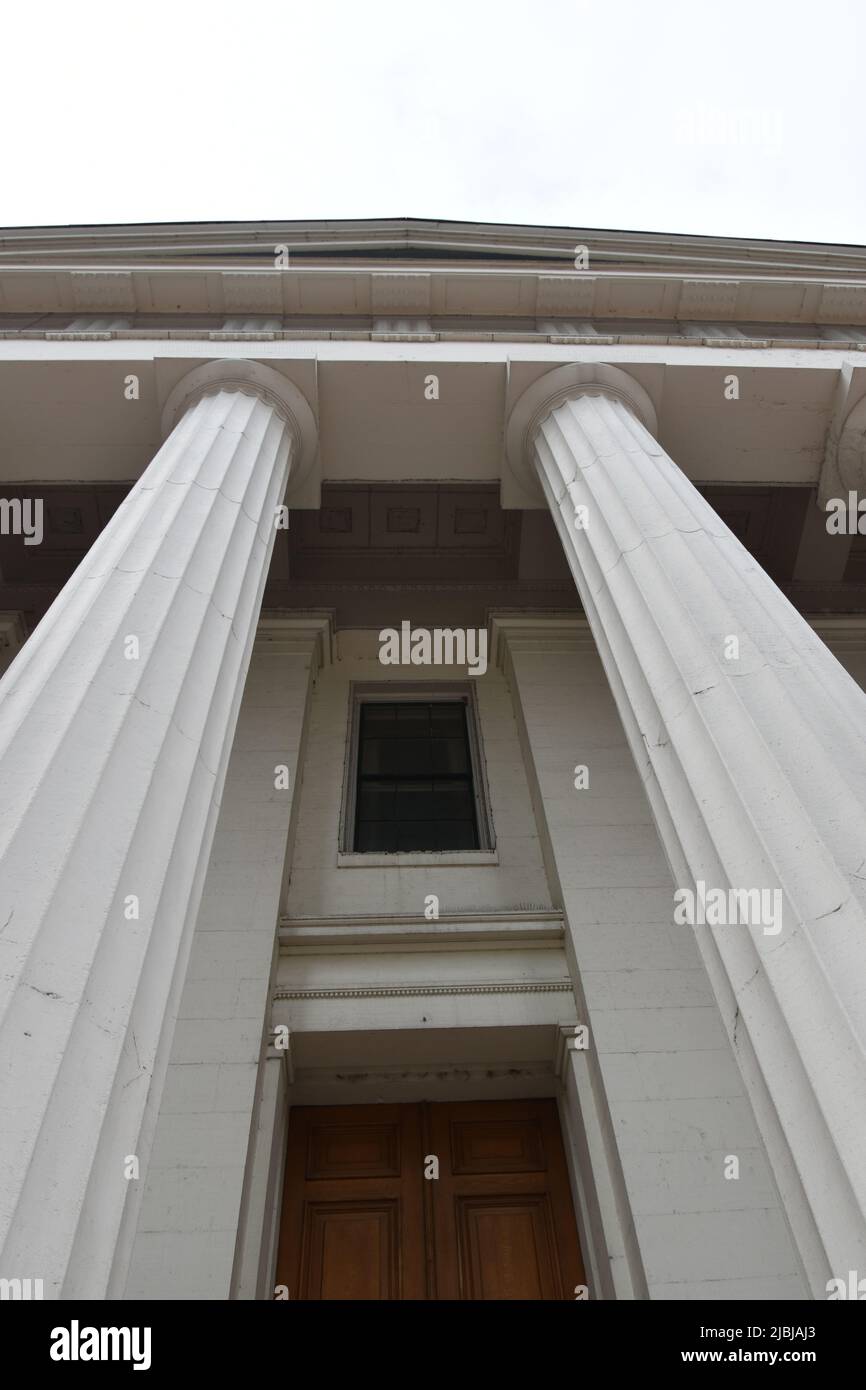 Downtown St. Louis featuring the world famous Gateway Arch along the ...