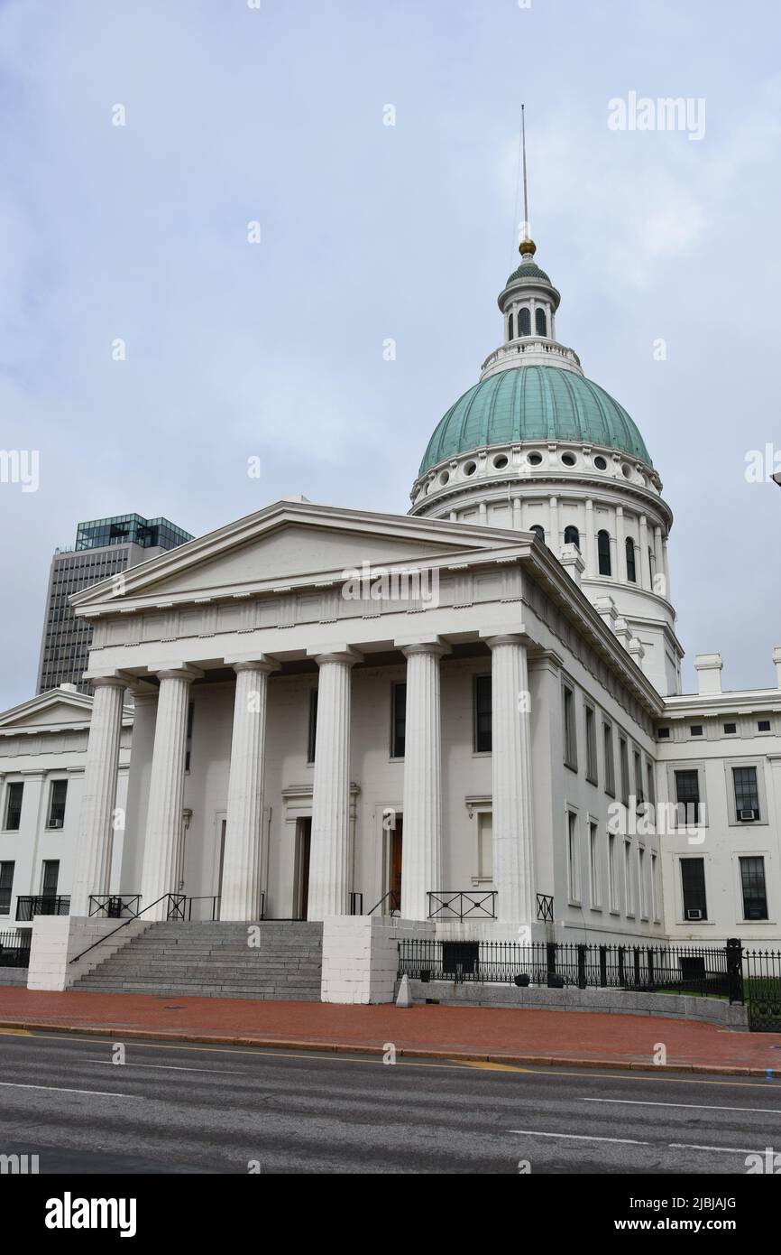 Downtown St. Louis featuring the world famous Gateway Arch along the ...