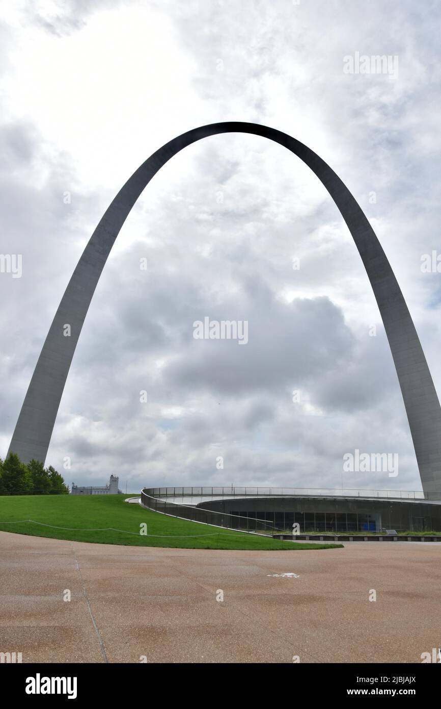 Downtown St. Louis featuring the world famous Gateway Arch along the ...