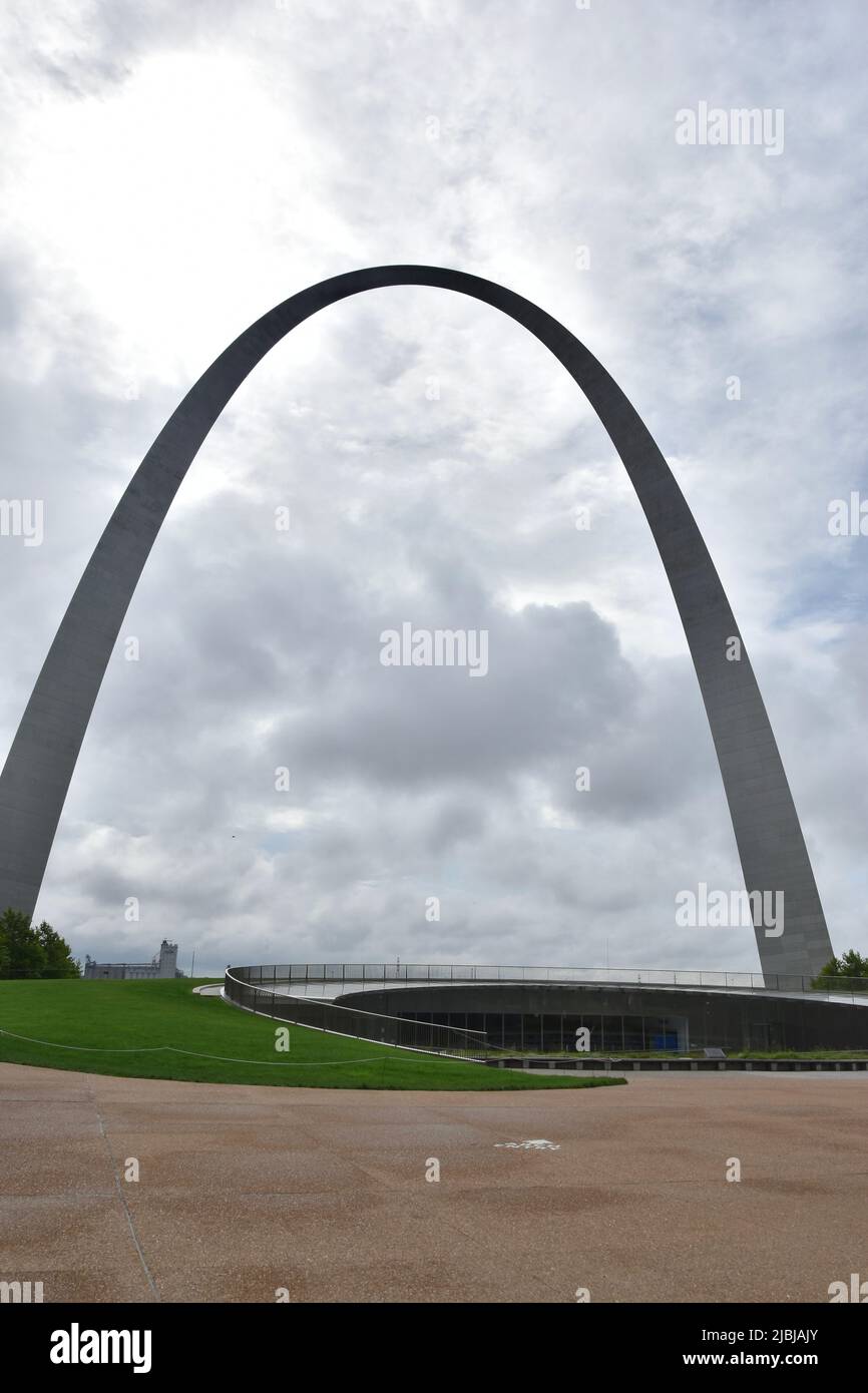 Downtown St. Louis featuring the world famous Gateway Arch along the ...