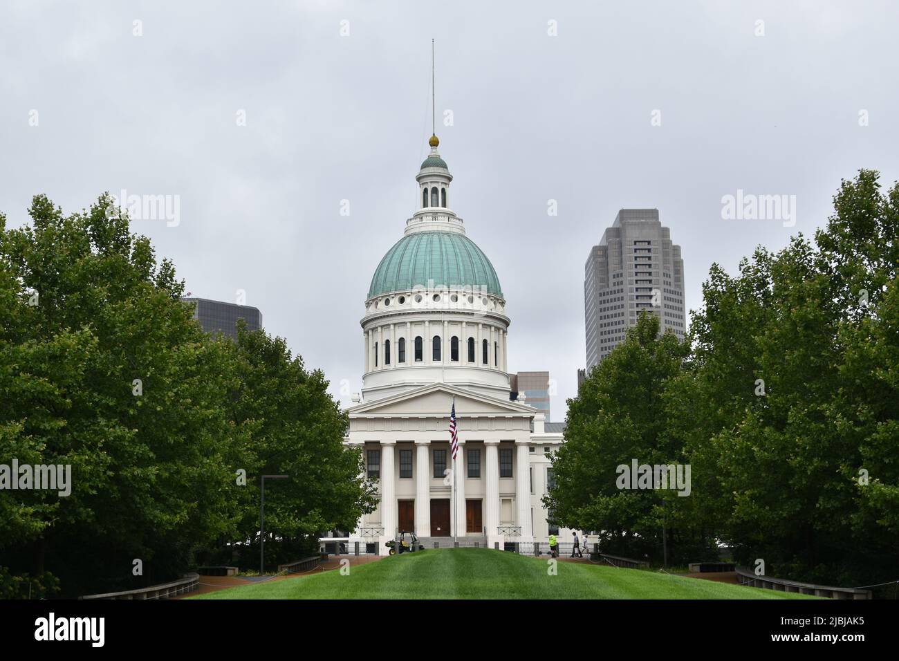 Downtown St. Louis featuring the world famous Gateway Arch along the ...