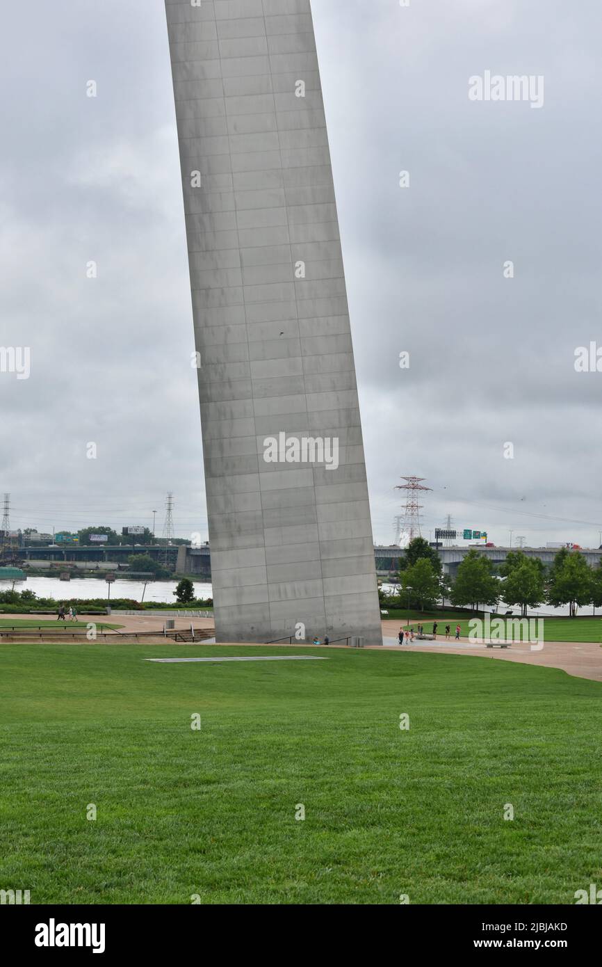 Downtown St. Louis featuring the world famous Gateway Arch along the ...