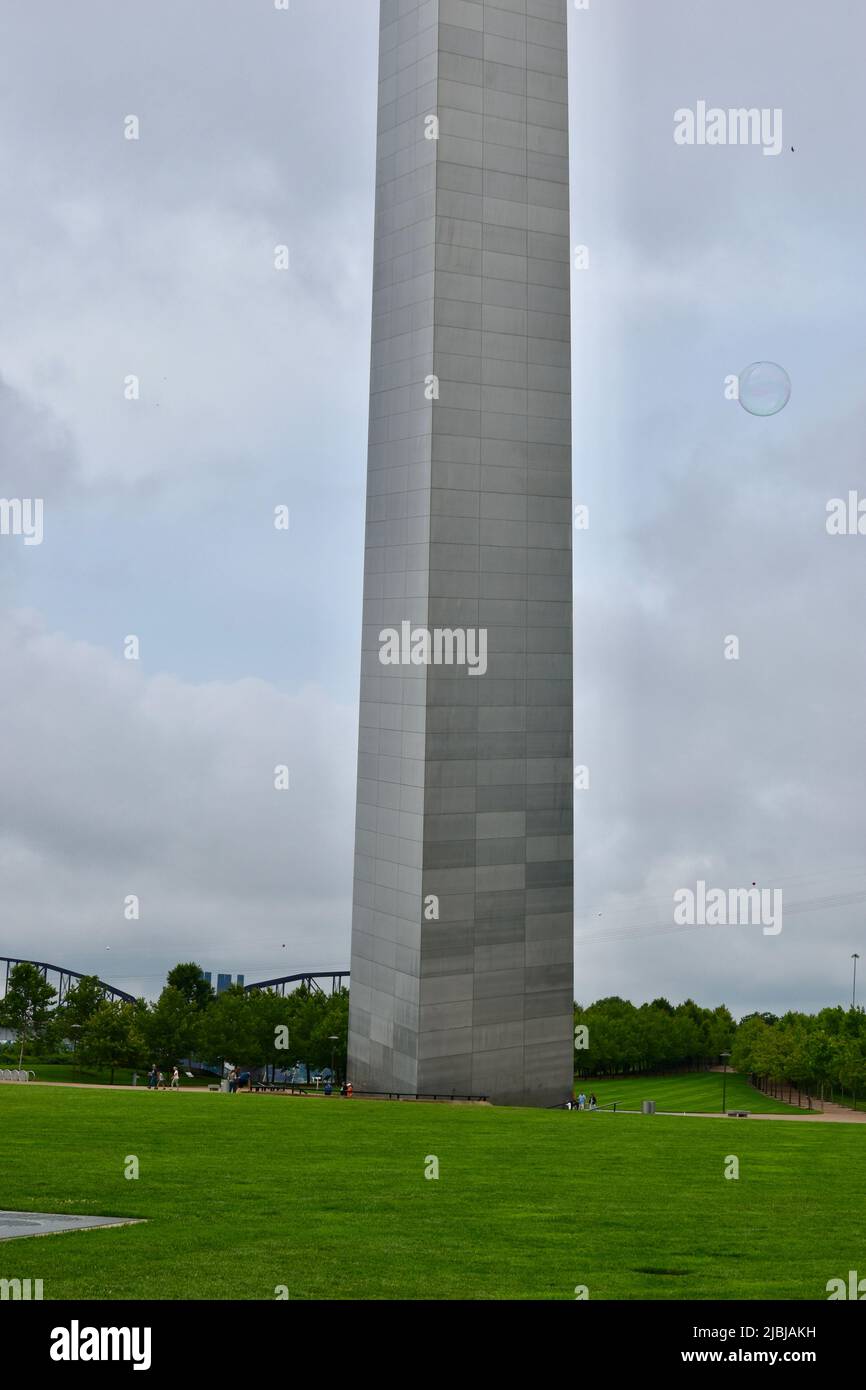 Downtown St. Louis featuring the world famous Gateway Arch along the ...
