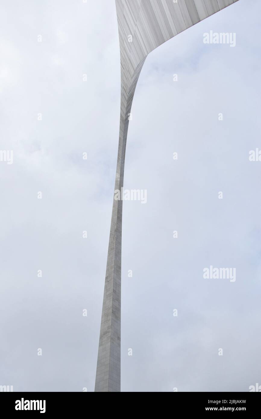 Downtown St. Louis featuring the world famous Gateway Arch along the ...