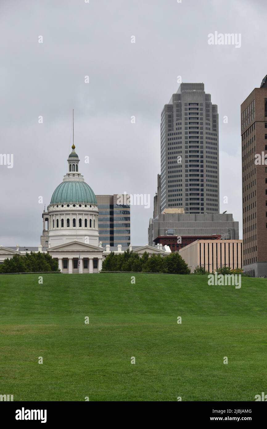 Downtown St. Louis featuring the world famous Gateway Arch along the ...