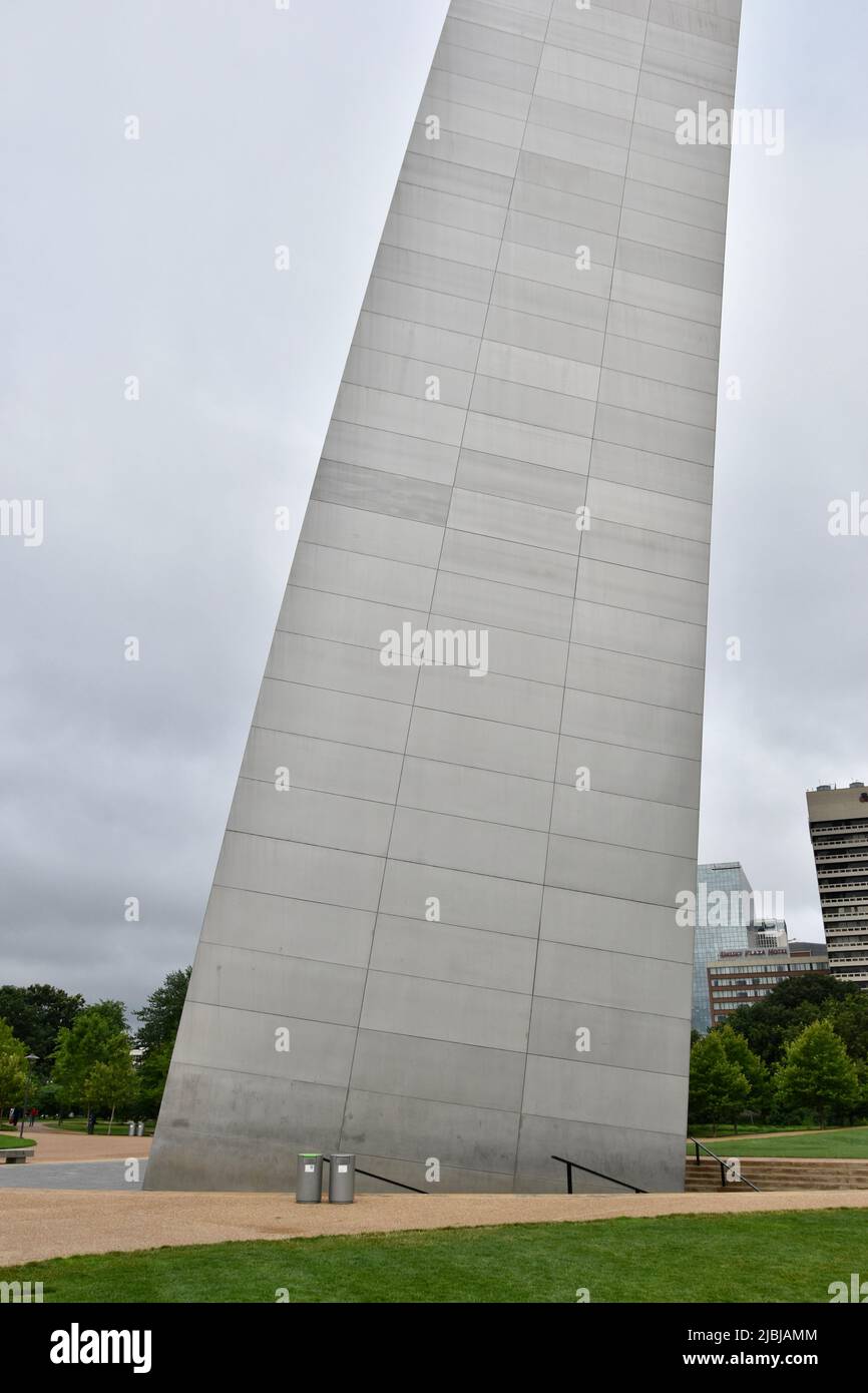 Downtown St. Louis featuring the world famous Gateway Arch along the ...