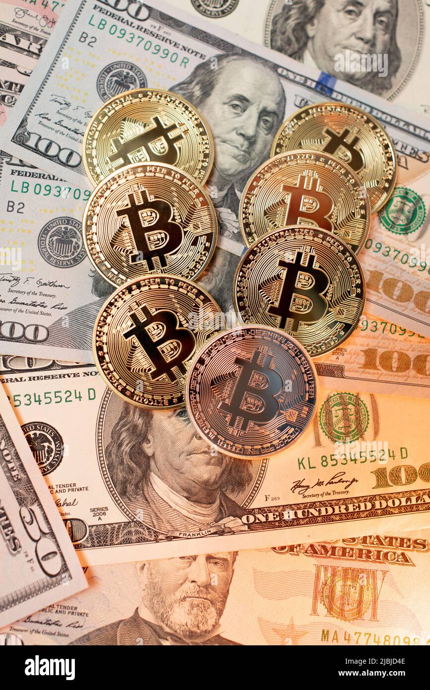 Shining coins hi-res stock photography and images - Alamy