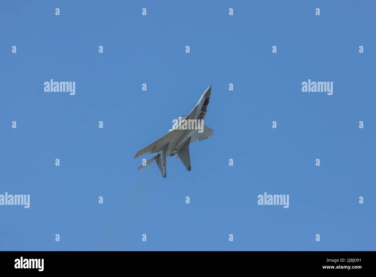 29 AUGUST 2019 MOSCOW, RUSSIA: A gray military fighter jet flying in ...