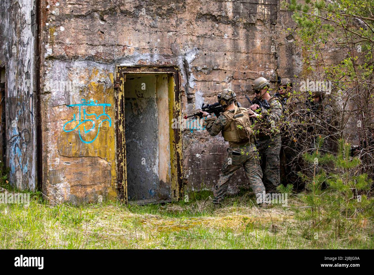 U.S. Marines assigned to the Ground Combat Element of the 22nd Marine ...