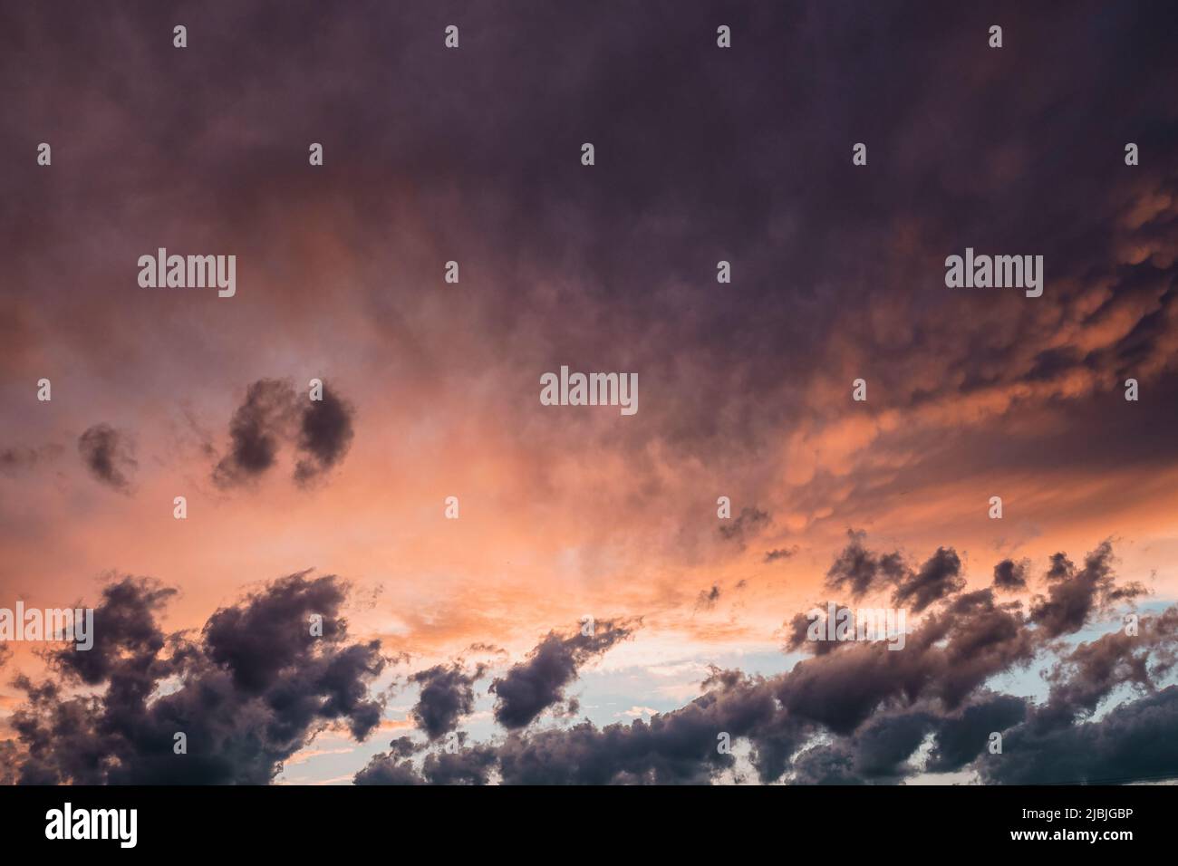 Beautiful sunset sky above clouds hi-res stock photography and images ...
