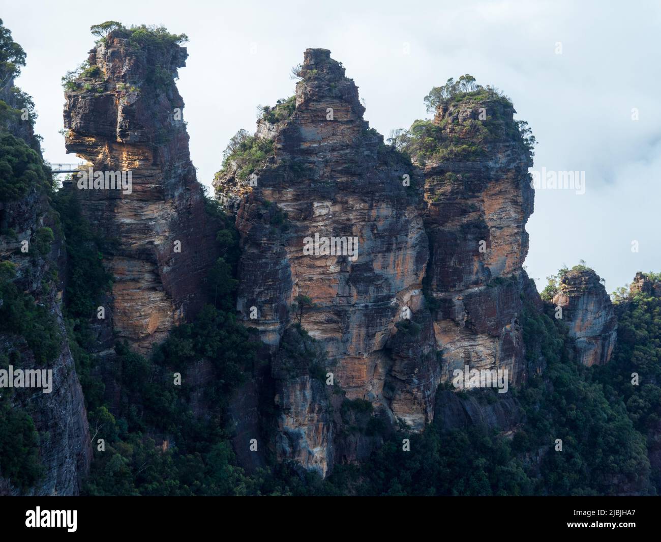 The Three Sisters rock formations, Katoomba, Blue Mountains, Australia ...