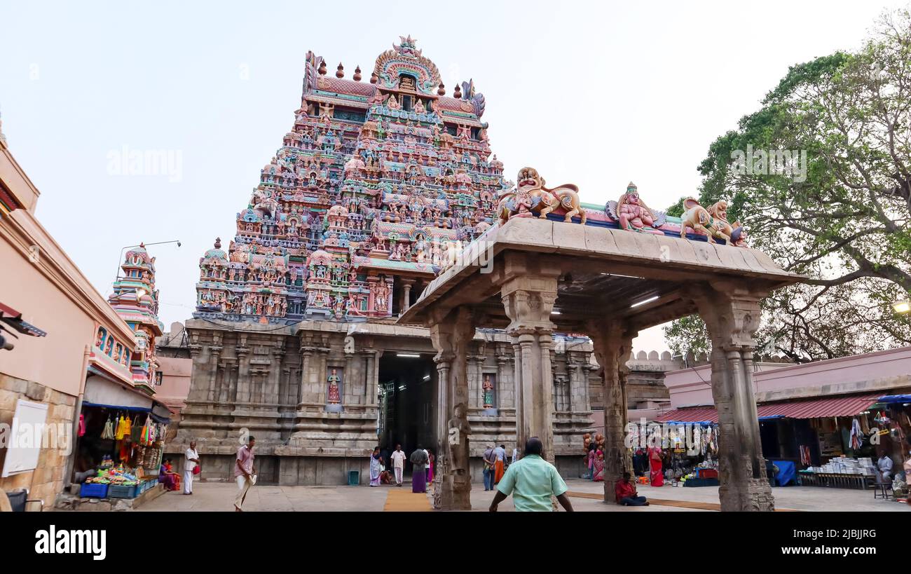 Southern Ranga Ranga Gopuram of Sri Ranganathaswamy Temple, Srirangam ...