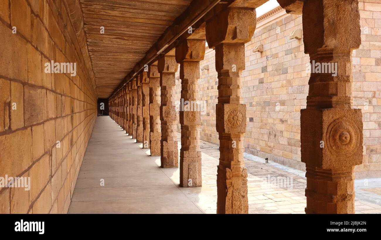 Pillars of Mandapam at Sri Ranganathaswamy Temple, Srirangam, Trichy ...
