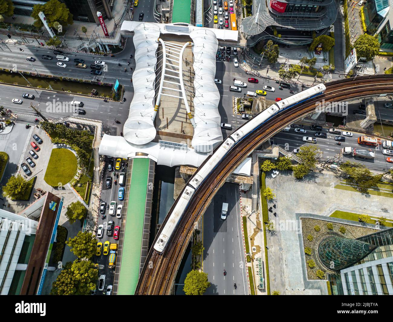 Aerial view of Skywalk Chong Nonsi Bridge in Sathorn, business district ...