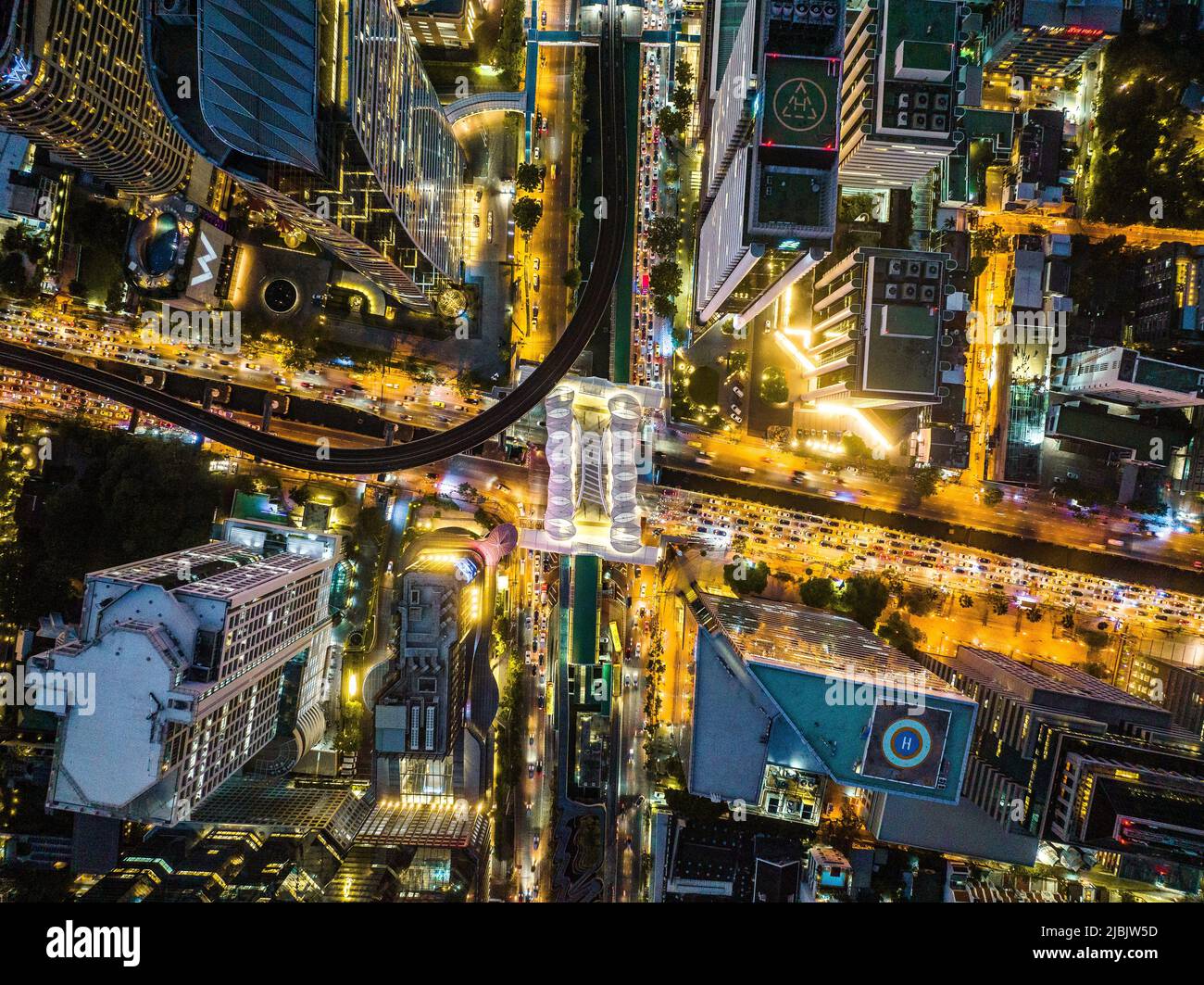 Aerial view of Skywalk Chong Nonsi Bridge in Sathorn, business district ...