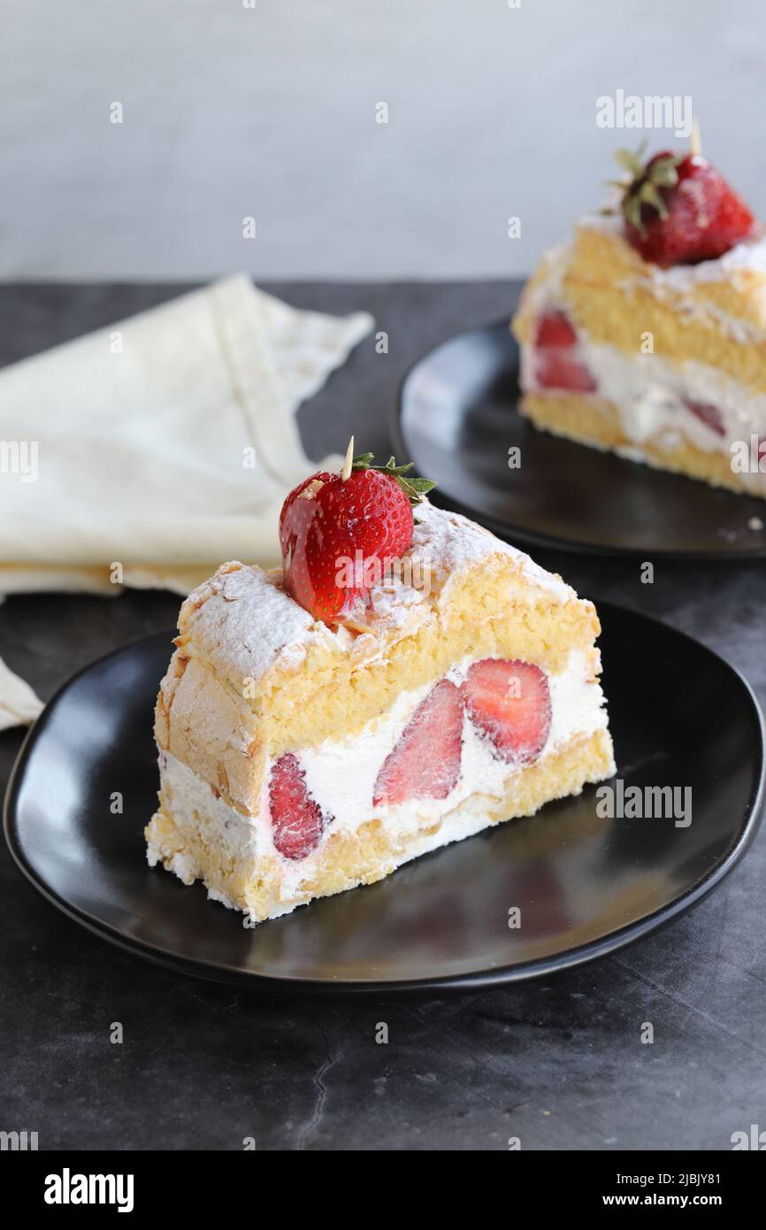 Strawberry log cake. close up Stock Photo - Alamy