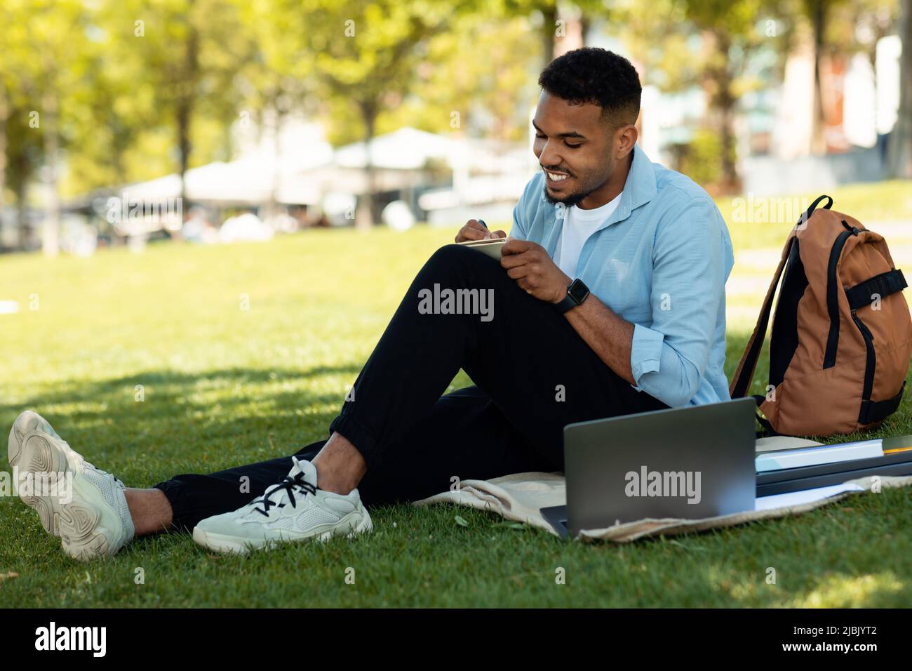 Guy writing hi-res stock photography and images - Alamy