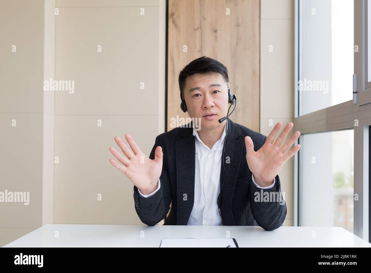Asia man speaking to camera hi-res stock photography and images - Alamy