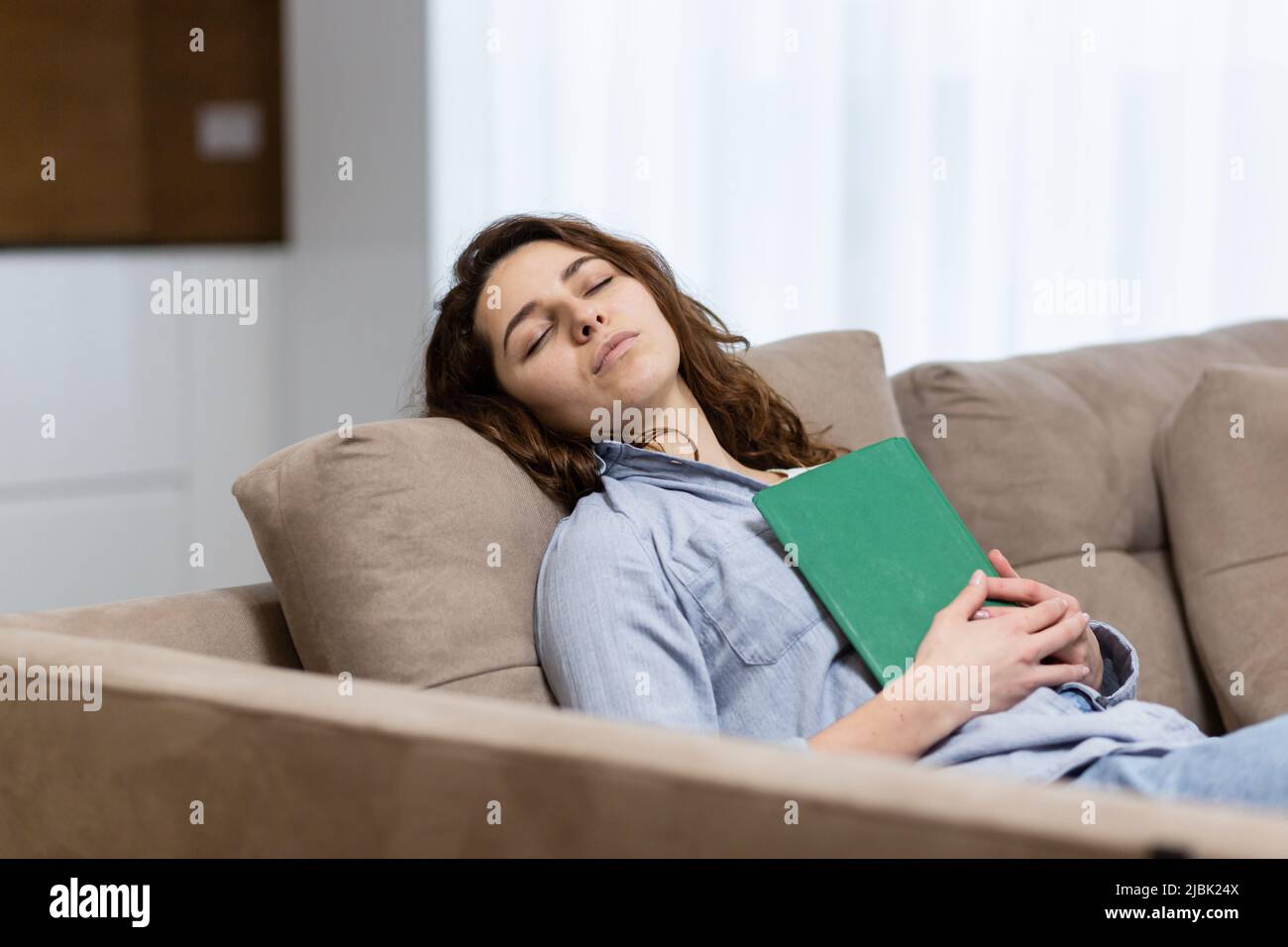 Person falling asleep desk hi-res stock photography and images - Alamy