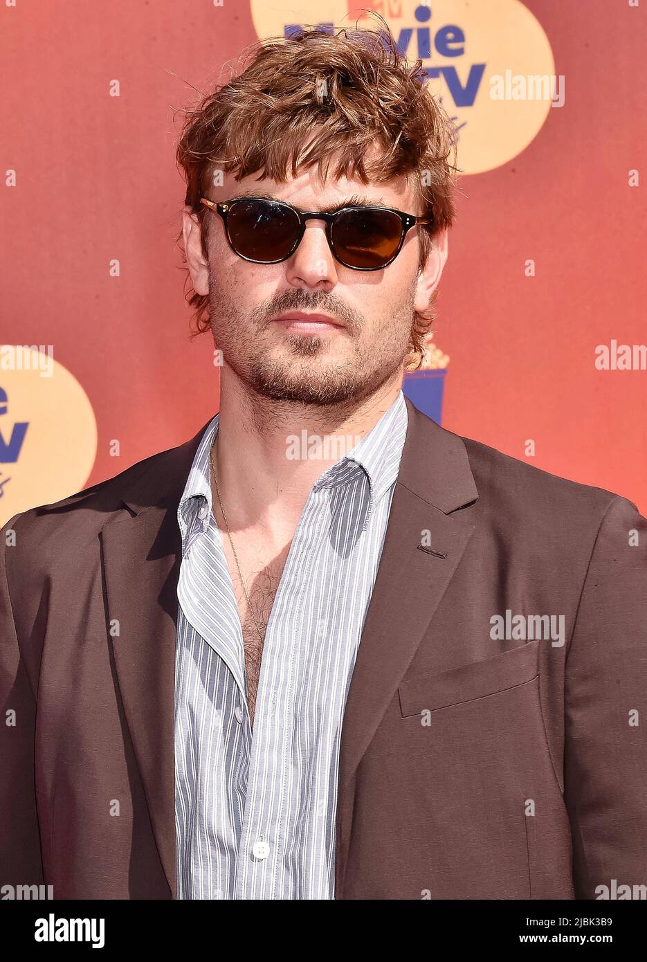 Alex Roe attends the 2022 MTV Movie and TV Awards at Barker Hangar in ...