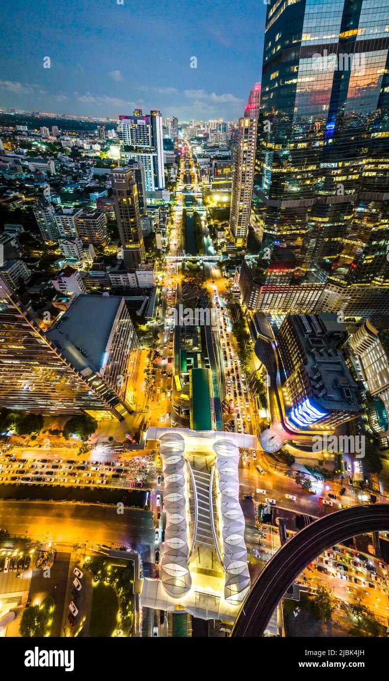 Aerial view of Skywalk Chong Nonsi Bridge in Sathorn, business district ...