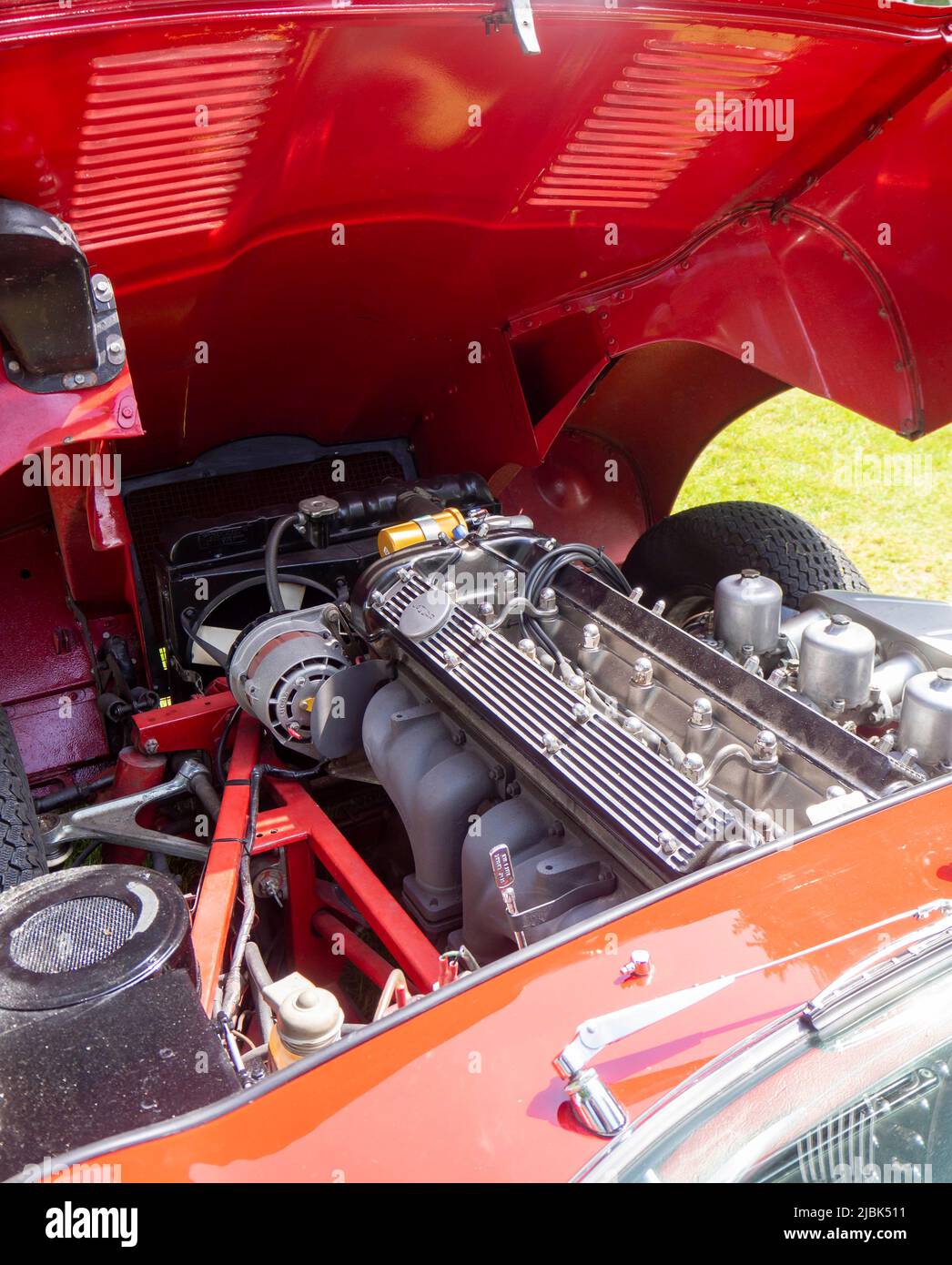Engine jaguar e type hi-res stock photography and images - Alamy
