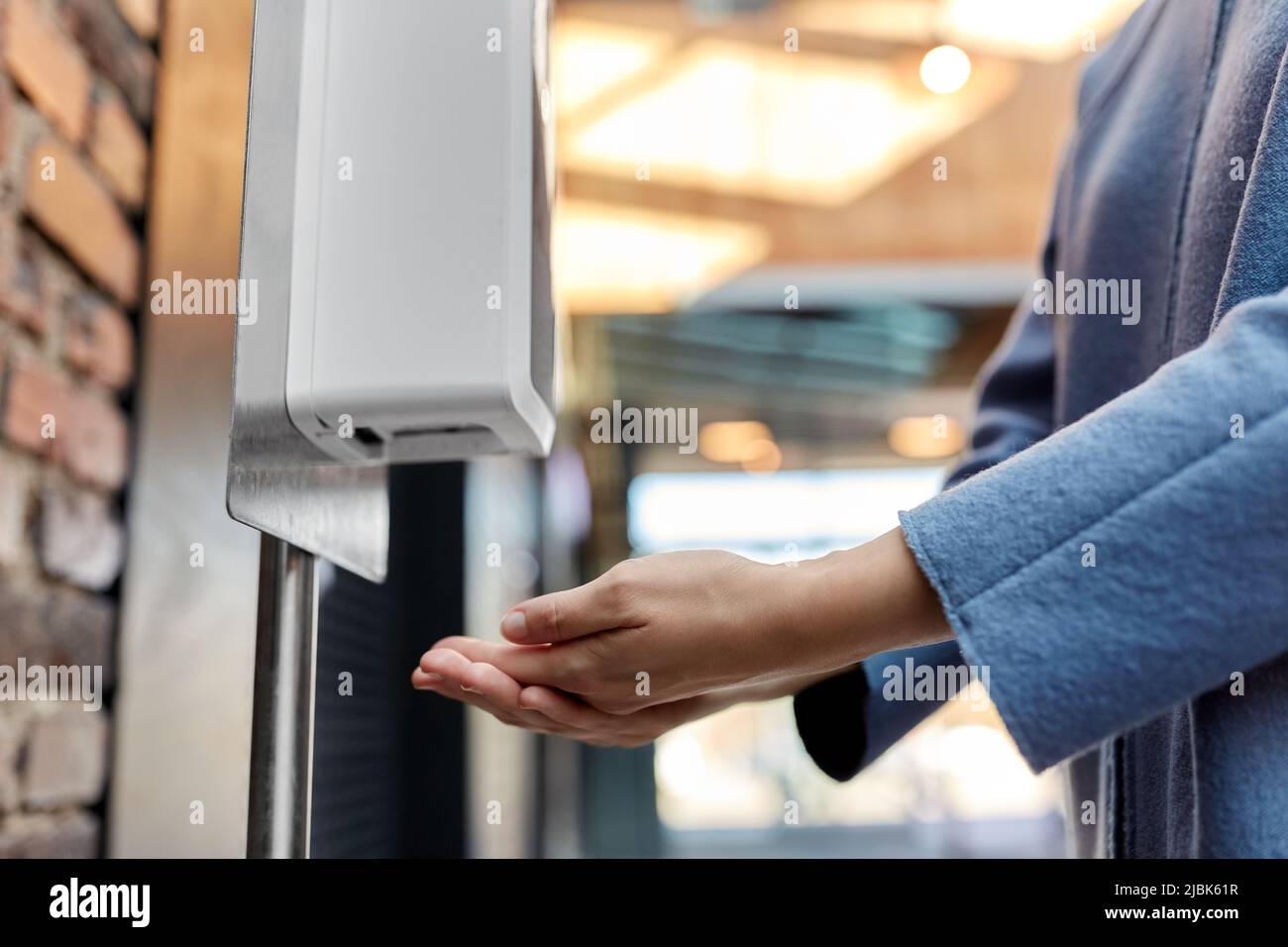 Touchless sanitizer dispenser hi-res stock photography and images - Alamy