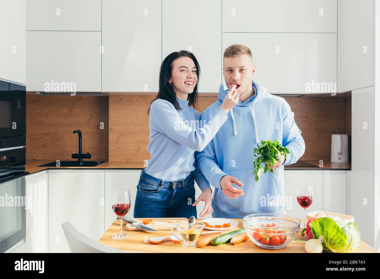 Men celebrate hug hi-res stock photography and images - Alamy