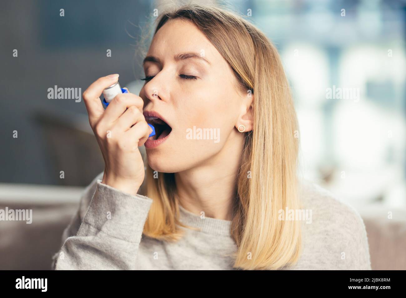 Asthma inhaler blue adult hi-res stock photography and images - Alamy