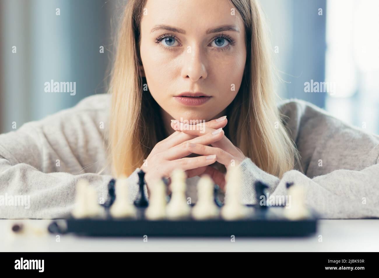 Beautiful woman playing chess hi-res stock photography and images - Alamy
