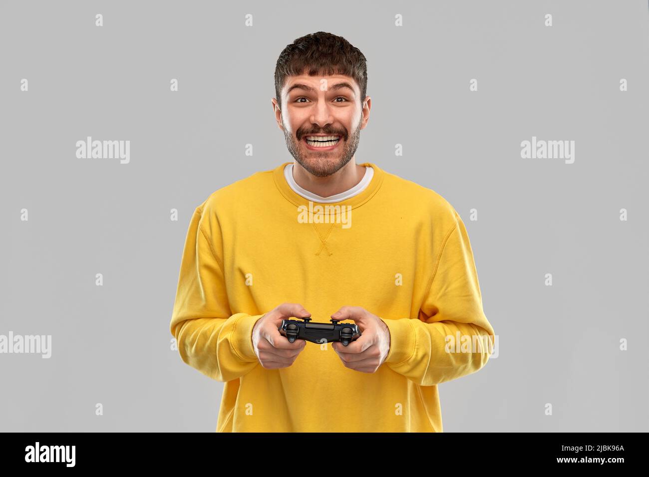 Man gamer hi-res stock photography and images - Alamy