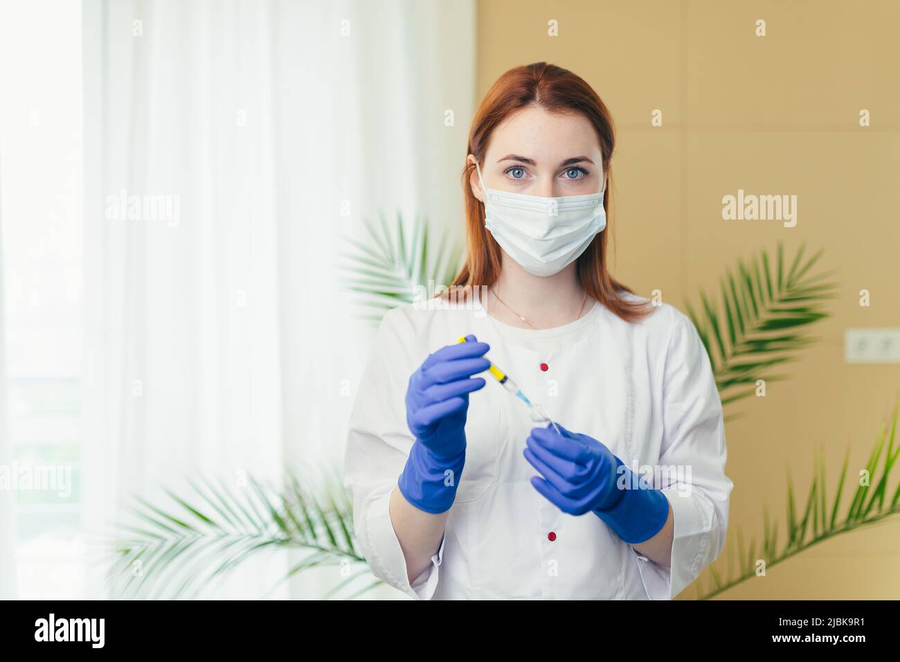 Female doctor stuffs vaccine in for injection, serious nurse looks into ...
