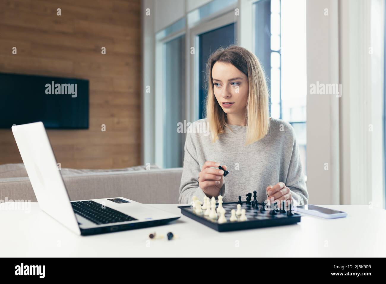 Beautiful woman playing chess hi-res stock photography and images - Alamy