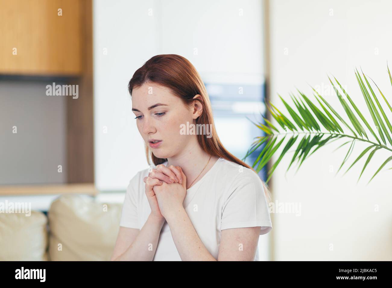 Bible rosary home hi-res stock photography and images - Alamy