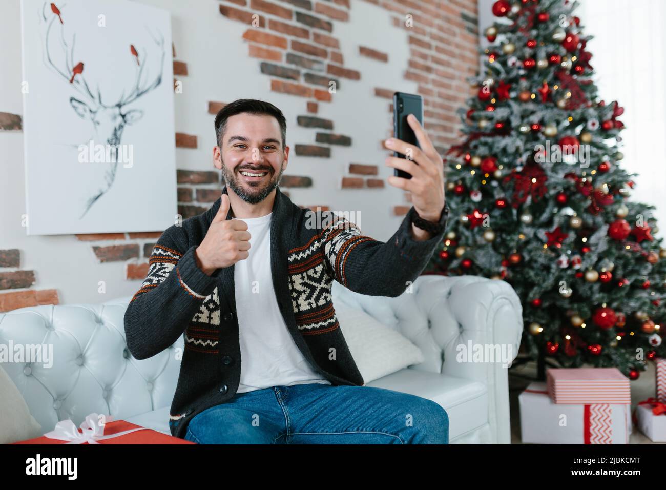 The man himself celebrates Christmas at home, receives greetings from ...