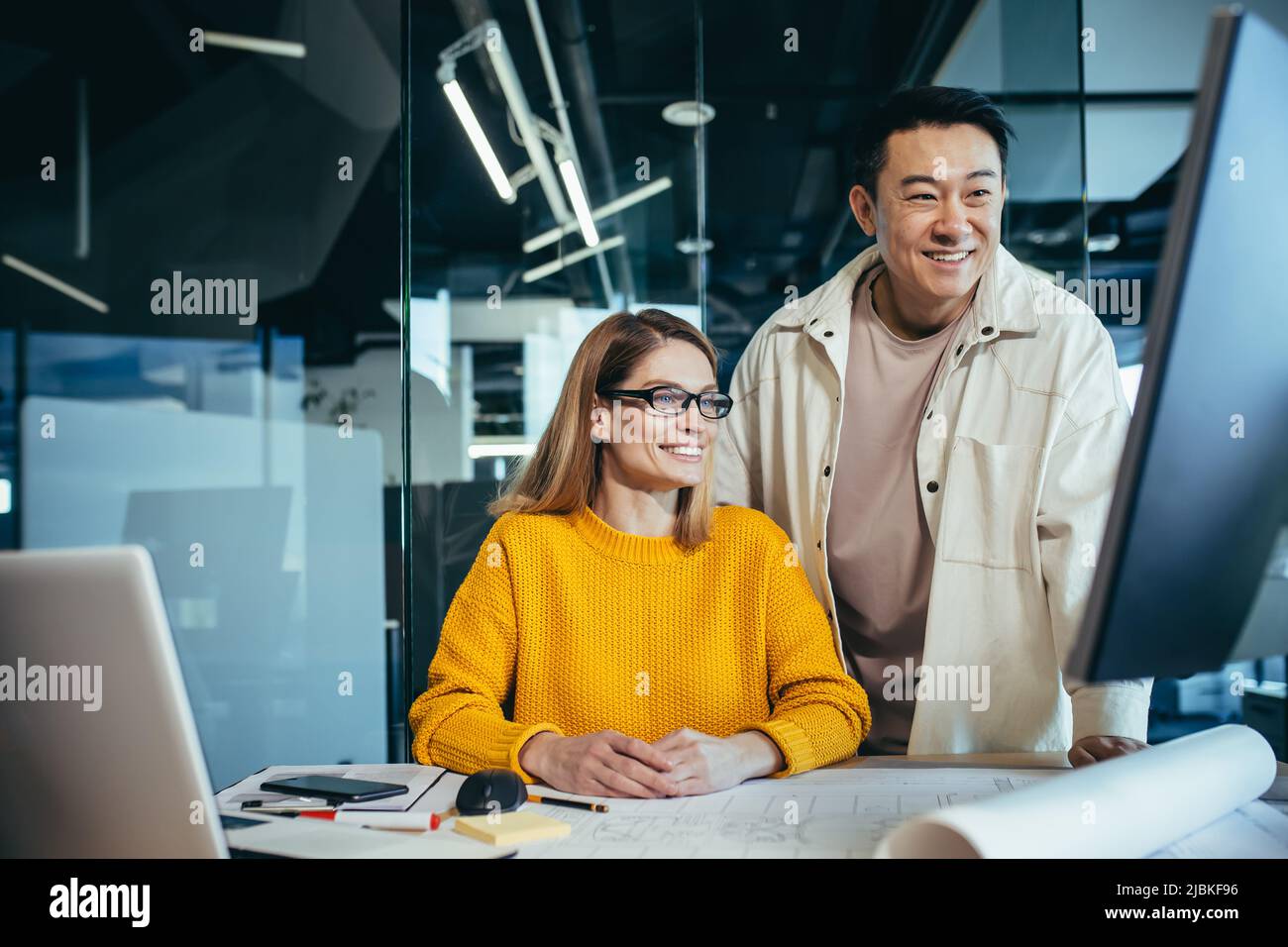 Monitor co working hi-res stock photography and images - Alamy
