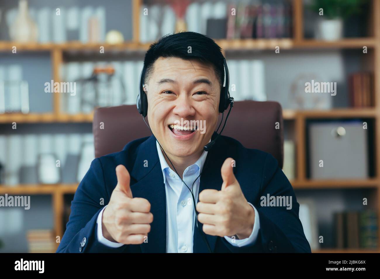 Call center office thumbs hi-res stock photography and images - Alamy