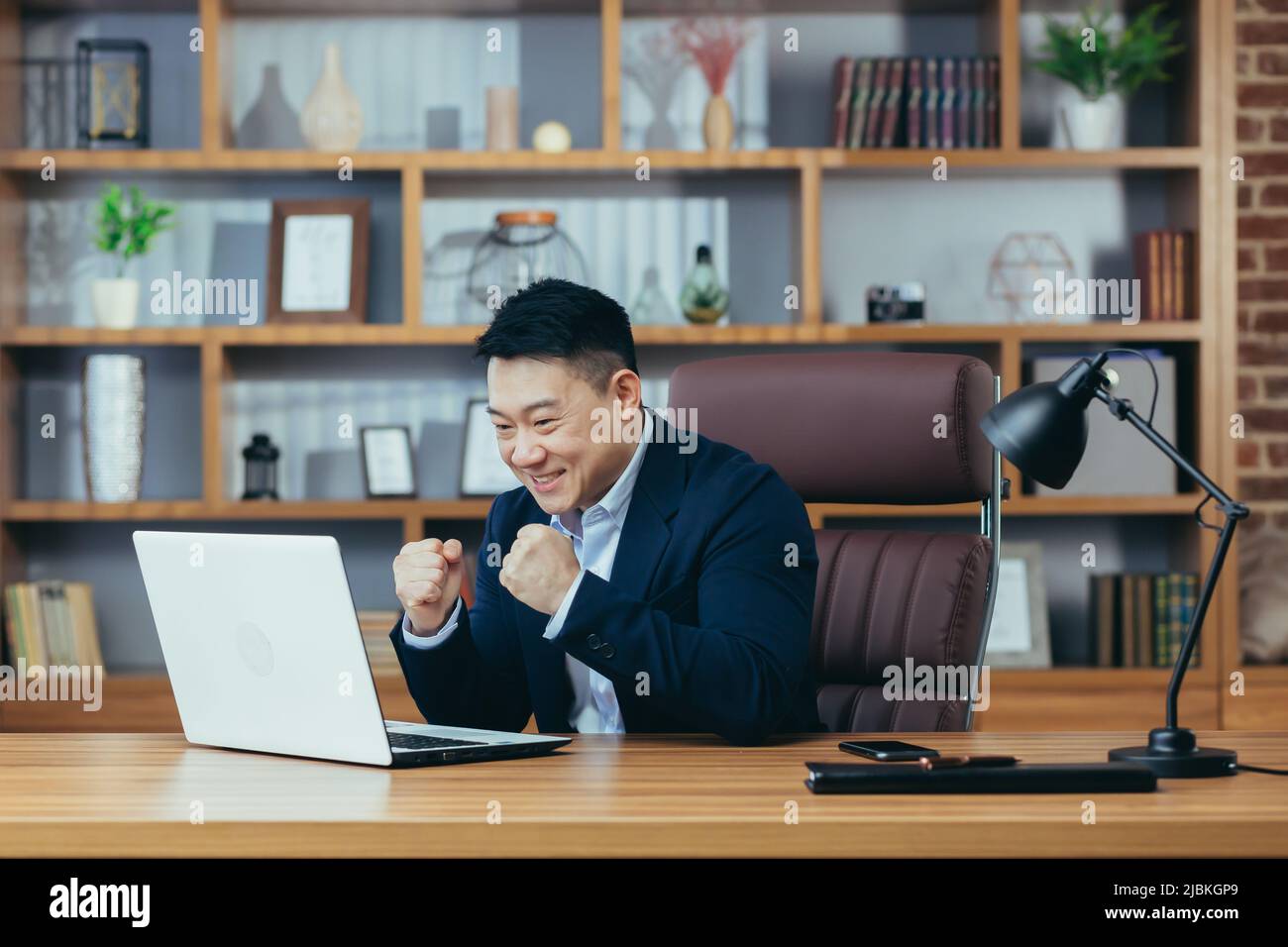 Happy businessman celebrates the conclusion of a successful contract ...